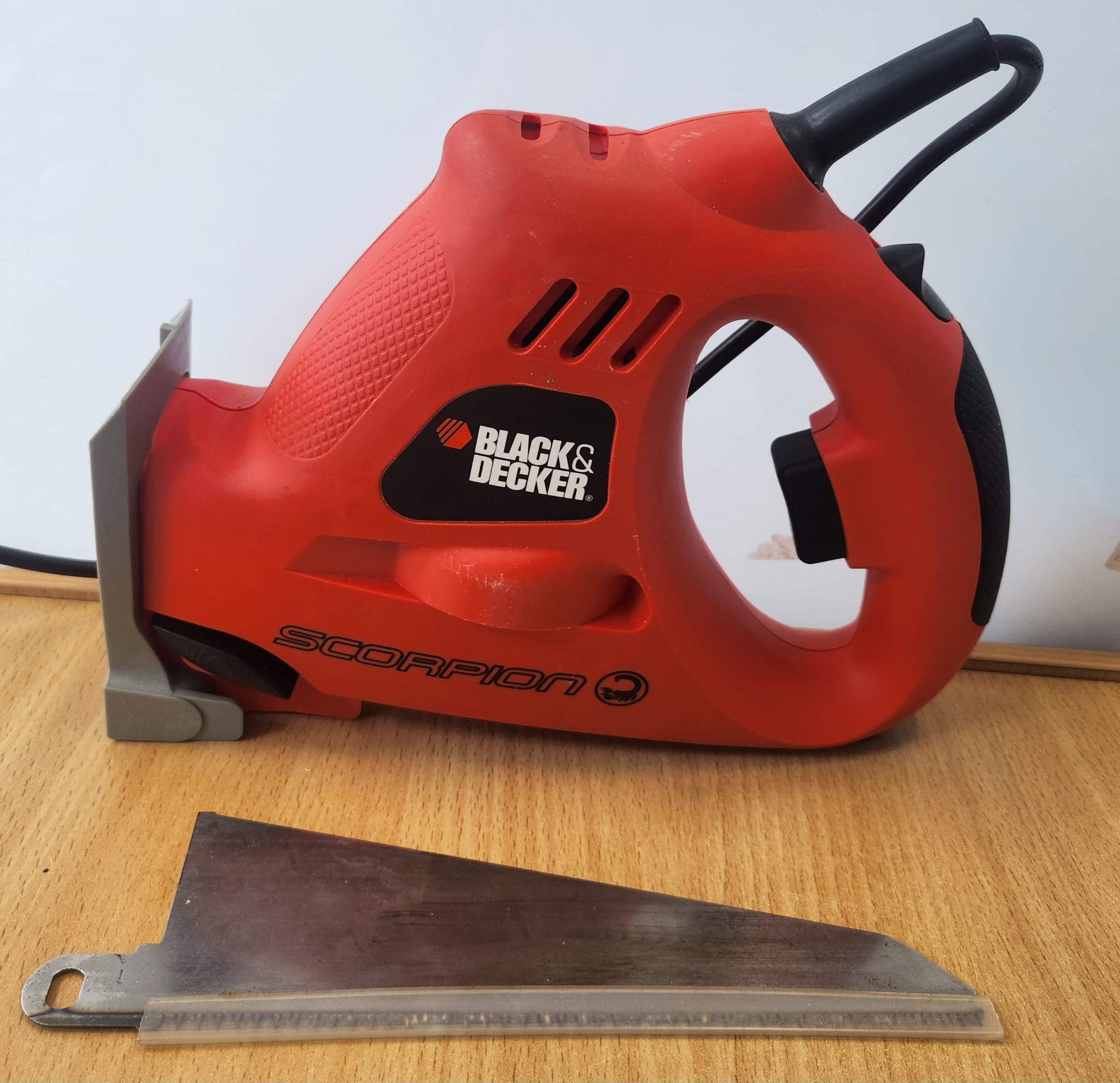 Pre-owned Black and Decker Black & Decker KS890E 400W Scorpion Saw | 1 ...